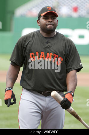 San Francisco Giants' Pablo Sandoval fields a ground ball during spring ...