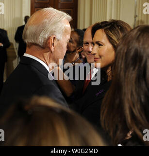 Law and Order SVU's Mariska Hargitay waits for U.S. President Barack ...