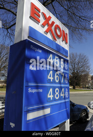 Exxon gas station price sign - USA Stock Photo - Alamy