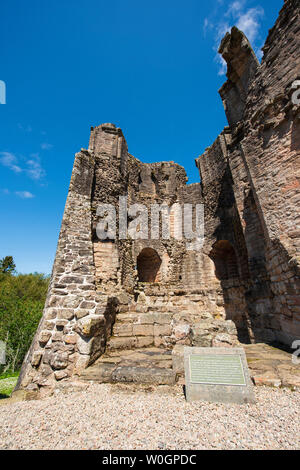 The Elphinstone Tower of 13th century Kildrummy Castle ruins Stock ...