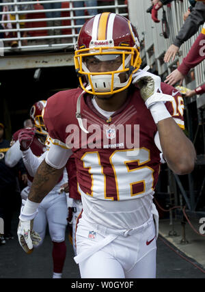 Washington Redskins wide receiver Brandon Banks poses with U.S. Army ...