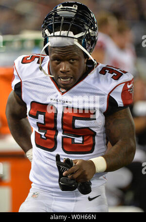 Atlanta Falcons running back Antone Smith (35) carries the ball during ...