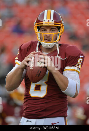 Washington Redskins quarterback Rex Grossman (8) talks to the offense ...