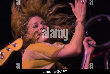 Lead singer Shannon Conley of Lez Zeppelin belts out a Led Zeppelin ...
