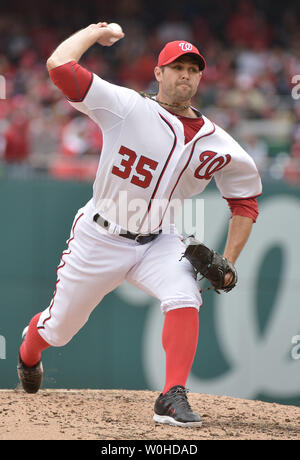 Atlanta Braves relief pitcher Kevin Gausman (45) delivers during the ...