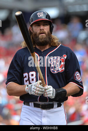 Washington Nationals right fielder Jayson Werth (28) makes a running ...