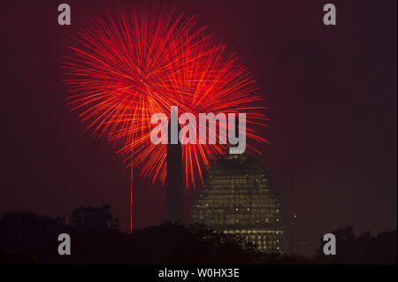 Fireworks explode over the National Mall in honor of Independence Day ...