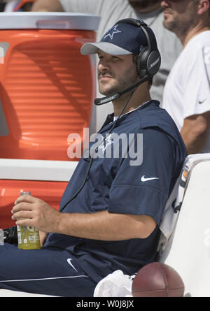 Dallas Cowboys Tony Romo sits on the bench during the Cowboy's game ...