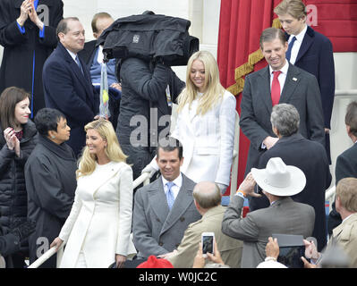 Donald Trump Jr., and his children arrive before President-elect Donald ...
