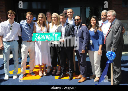 NEW YORK, NEW YORK - JUNE 27: Anne and Sarah Seaver, the daughters of ...