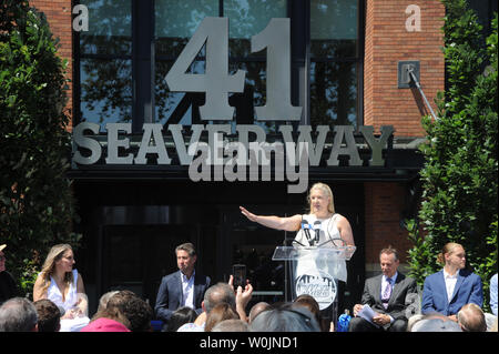 NEW YORK, NEW YORK - JUNE 27: Sarah and Anne Seaver, the daughters of ...