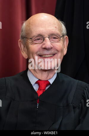 Supreme Court Associate Justice Stephen Breyer announces his retirement ...