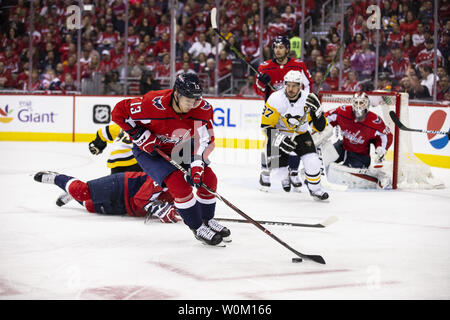 Washington Capitals' Jakub Vrana (13) plays in an NHL hockey game ...