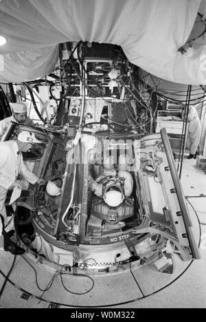 First Docking of Two Spacecraft in Orbit, 1966 Stock Photo - Alamy