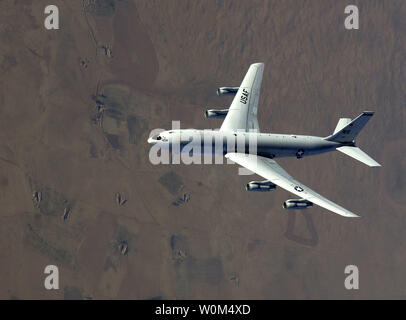 An E-8C Joint Surveillance Target Attack Radar System pulls away after ...