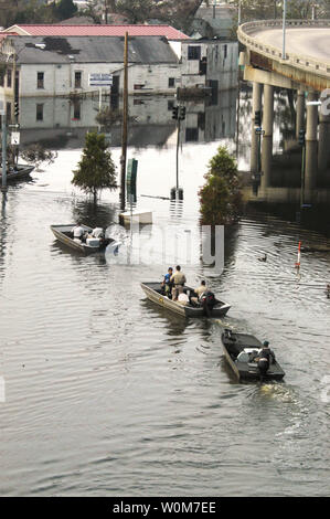 Hurricane Katrina FEMA Search and Rescue Stock Photo: 47587961 - Alamy