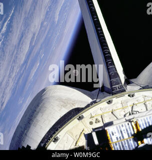 NASA STS-95 Space Shuttle Discovery prime crew astronaut John Glenn ...