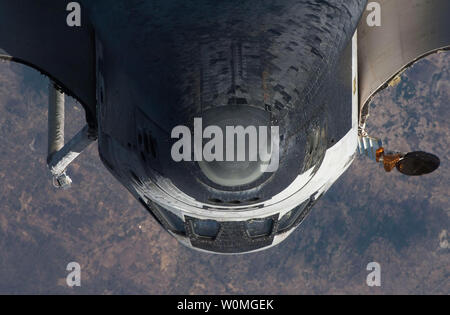 April 7, 2010 - The underside of space shuttle Discovery Stock Photo ...