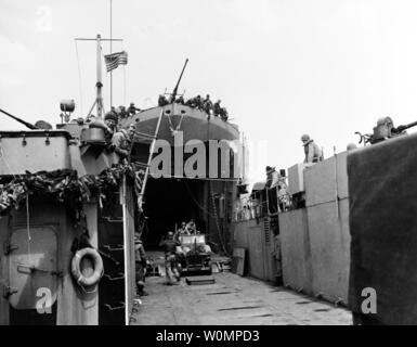 Normandy Invasion, June 1944 - USS LCI(L)-553 lands troops on Omaha ...