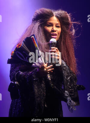 Singer Chaka Khan performs at the New Orleans Jazz and Heritage ...