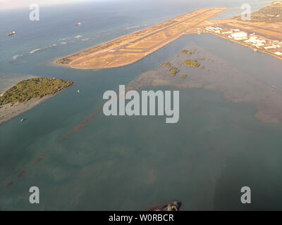 Airport Runway at Honolulu International Airport during the day on Oahu ...