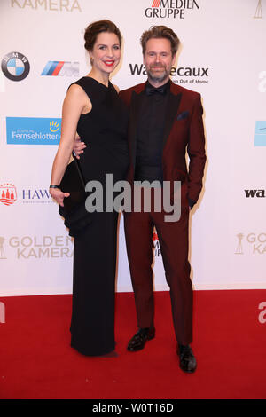 Theresa Kronthaler und Matthias Matschke bei der Premiere des 20 ...