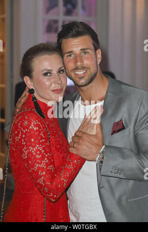 Leonard Freier mit Ehefrau Caona, Ernstings Family Fashion Show Herbst ...