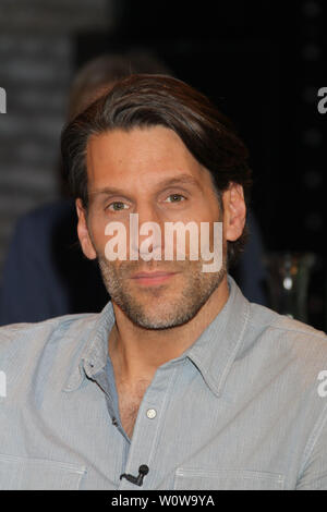 Philipp Huebl, 3nach9 Talkshow, Bremen, 01.02.2019 Stock Photo - Alamy