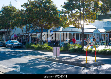 Berry, NSW, Australia-June 9, 2019: People enjoying the long weekend in ...