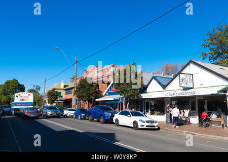 Berry, NSW, Australia-June 9, 2019: People enjoying the long weekend in ...