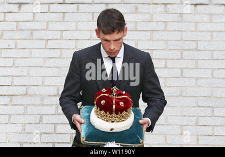 The Duke of Hamilton carries the Crown of Scotland into the Scottish ...