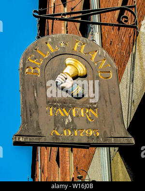 The Bell In Hand Tavern, America's Oldest Tavern, Boston, 45 Union St ...