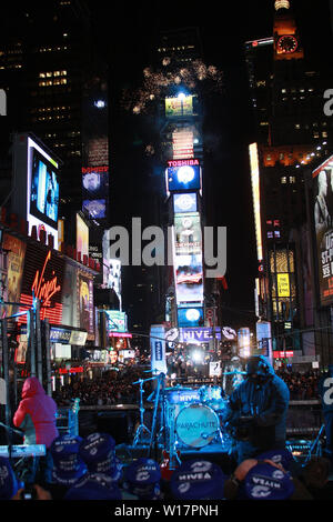 Atmosphere 2009 Times Square New Years Eve Ball dress rehearsal at One ...