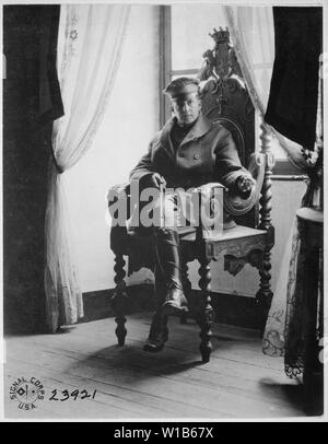 Brigadier General Douglas Macarthur, France, WW1 Stock Photo - Alamy