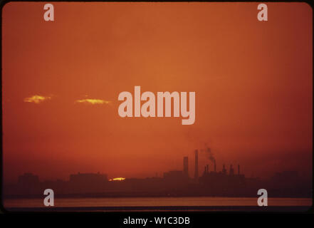 DAWN'S EARLY LIGHT STRUGGLES THROUGH THE SMOG OVER CLEVELAND Stock ...