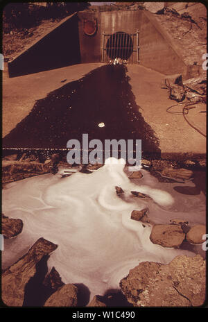 Detergent waste froths up in a sluice near the Interstate Bridge at ...
