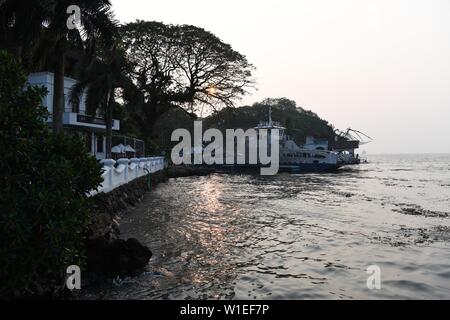 Fort Kochi to Vypin Ferry, India Stock Photo - Alamy
