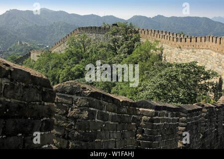 huge chinese wall near bejing in china Stock Photo - Alamy