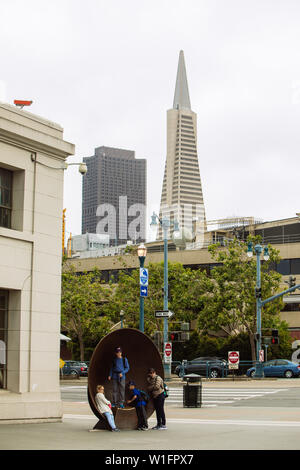 Pyramid building seen from Pier 15, San Francisco, California, USA ...