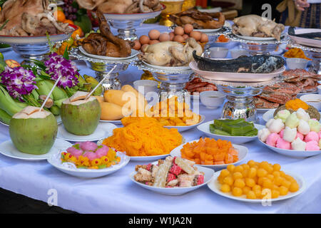 Traditional Chinese food offerings to the gods and ancestors, Hong Kong ...