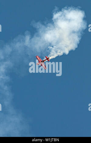 Greg Poe flies the Fagen MX2, powered by ethanol, at the 2009 Air Show ...