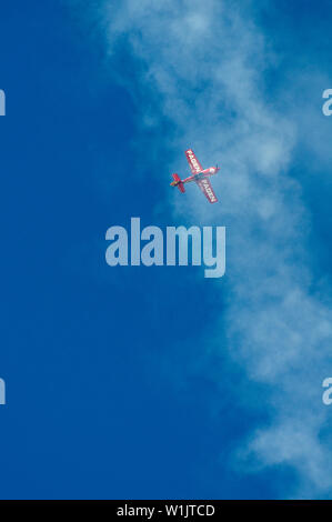 Greg Poe flies the Fagen MX2, powered by ethanol, at the 2009 Air Show ...
