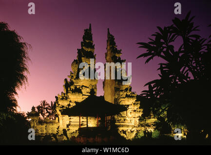 Split gate at sunset, Nusa Dua, Bali Indonesia, Asia Stock Photo - Alamy