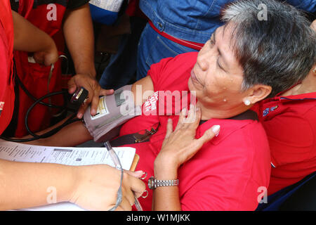 Imelda Marcos, wife of Philippines President Ferdinand Marcos, sings ...