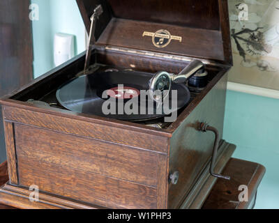 An old 78 rpm gramophone record Stock Photo - Alamy