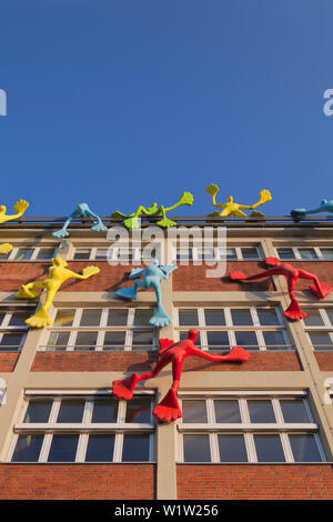 Flossi figures at the facade of the Roggendorf house, Medienhafen ...