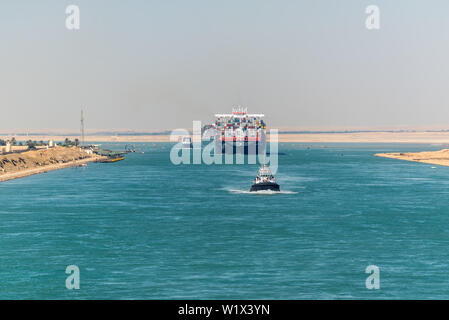 Container boat in Suez canal Stock Photo - Alamy
