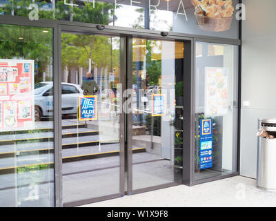 Aldi Suisse Filiale in Zürich ZH Schweiz Stock Photo - Alamy