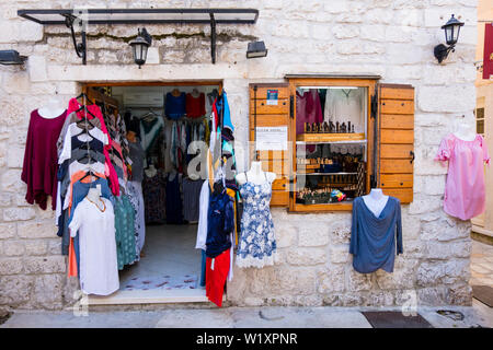 souvenir shop, old town, Trogir, UNESCO World Heritage Sight, Dalmatia ...
