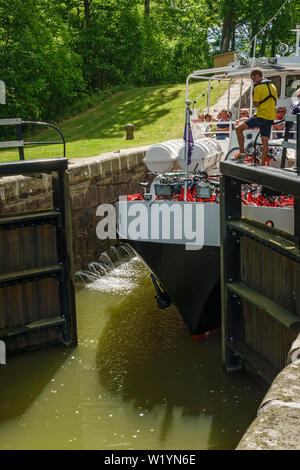 The lock opens Stock Photo - Alamy